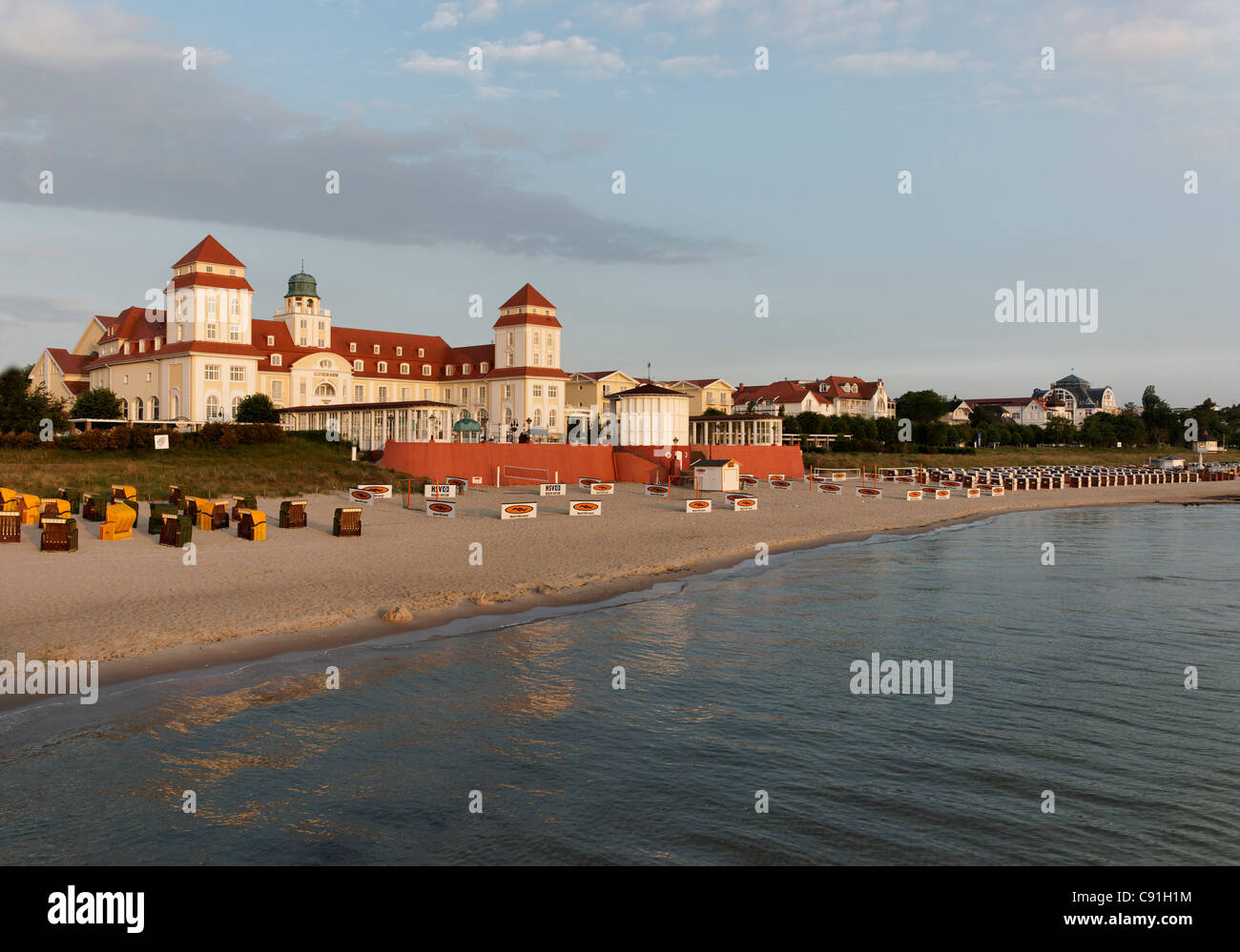 Wellnesshotel am strand -Fotos und -Bildmaterial in hoher Auflösung – Alamy