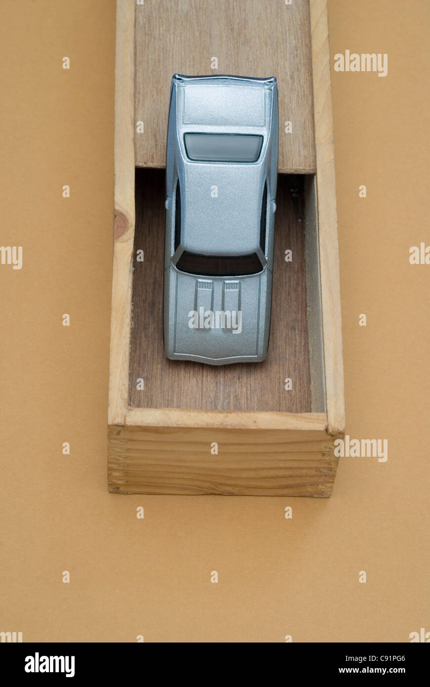 Fallenkasten aus holz -Fotos und -Bildmaterial in hoher Auflösung – Alamy