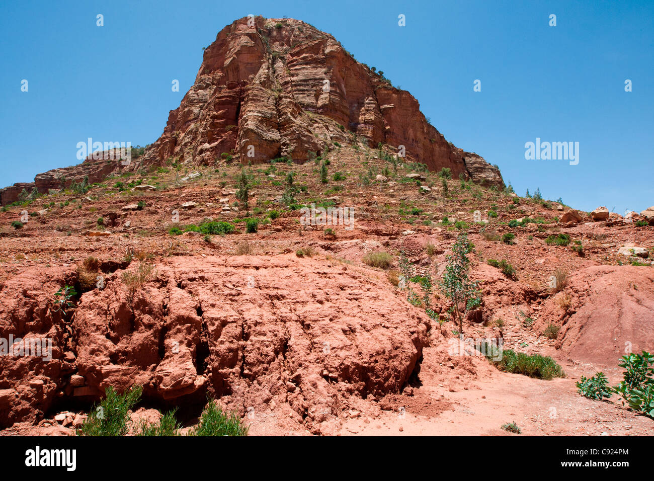 Der lange Aufstieg bis zu den Felsen gehauene Kirche Debre Tsion ...