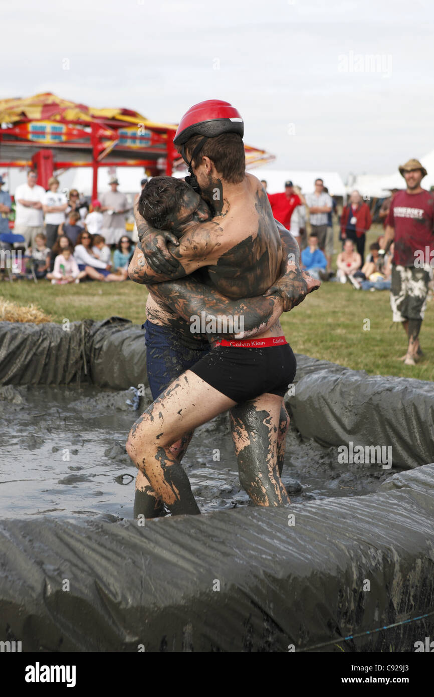 Frauen Mit Schlamm Bedeckt Stockfotos und -bilder Kaufen - Alamy