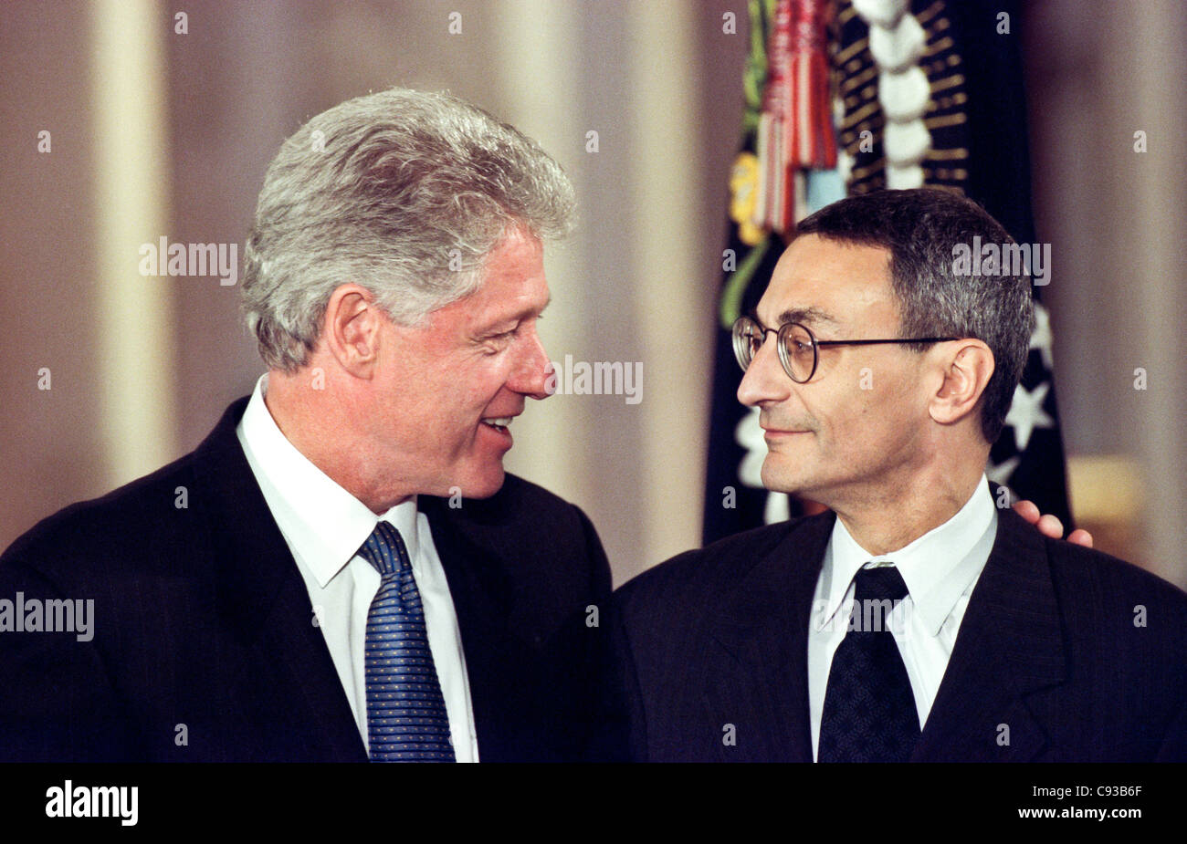 Bill clinton john podesta -Fotos und -Bildmaterial in hoher Auflösung ...