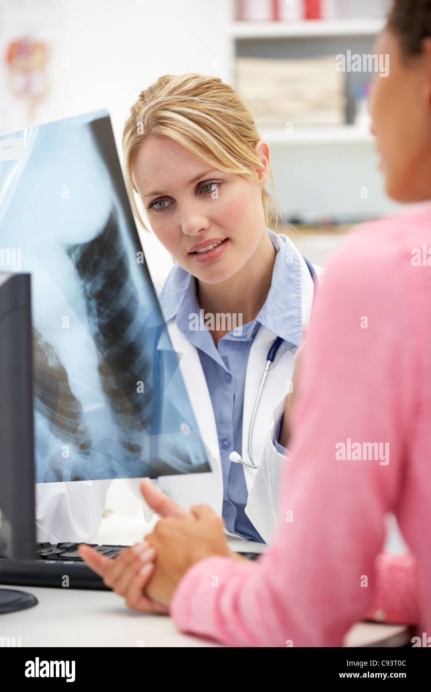 Female patient -Fotos und -Bildmaterial in hoher Auflösung – Alamy