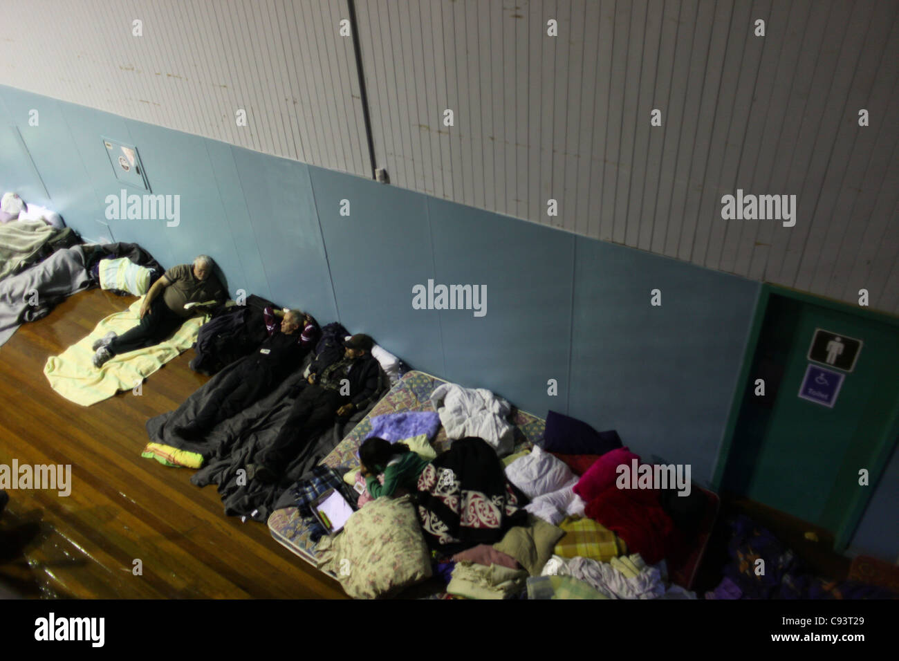 CHRISTCHURCH, NZ Einheimische Zuflucht im Cowles Stadium in Aranui nach ...