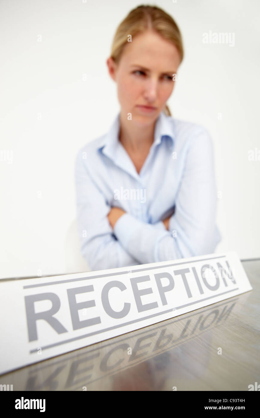 Female receptionist -Fotos und -Bildmaterial in hoher Auflösung – Alamy