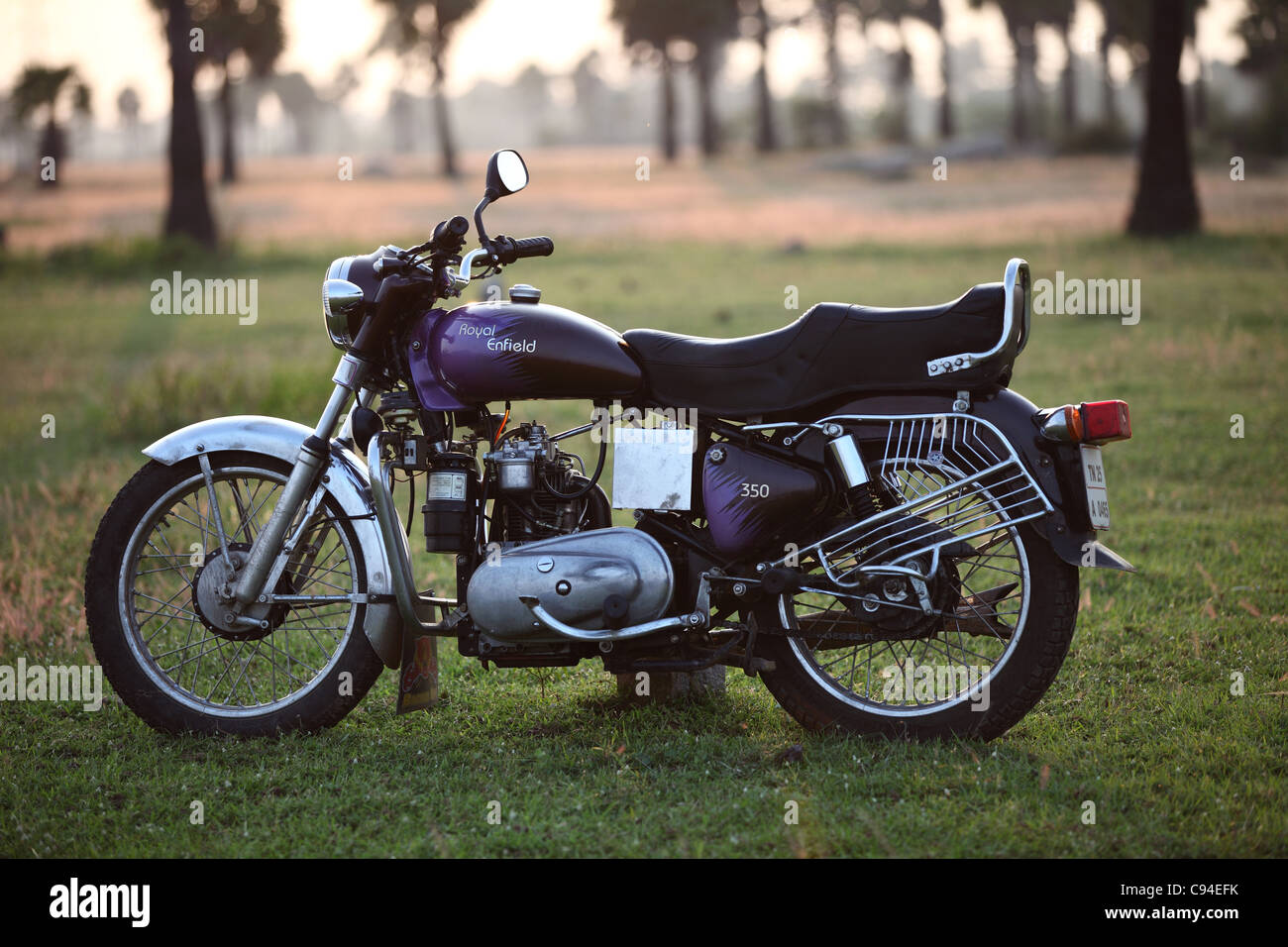 Royal enfield diesel bullet india -Fotos und -Bildmaterial in hoher ...