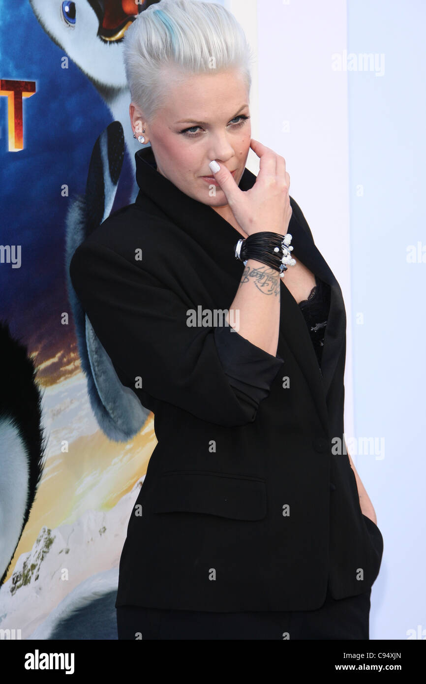 Pink happy feet two weltpremiere -Fotos und -Bildmaterial in hoher ...