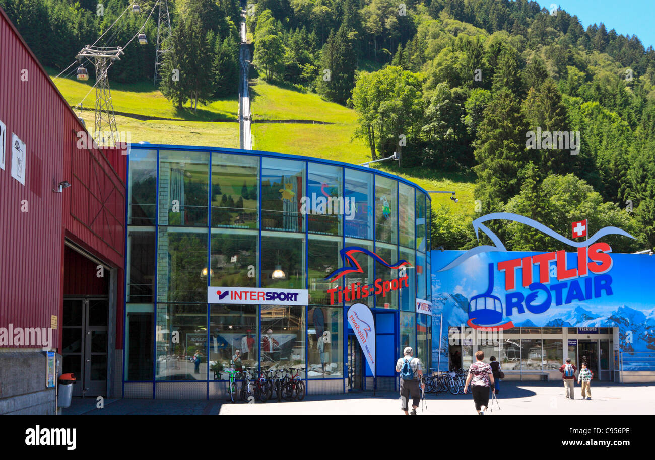 Talstation der Seilbahn Mount Titlis in Engelberg, Schweiz ...
