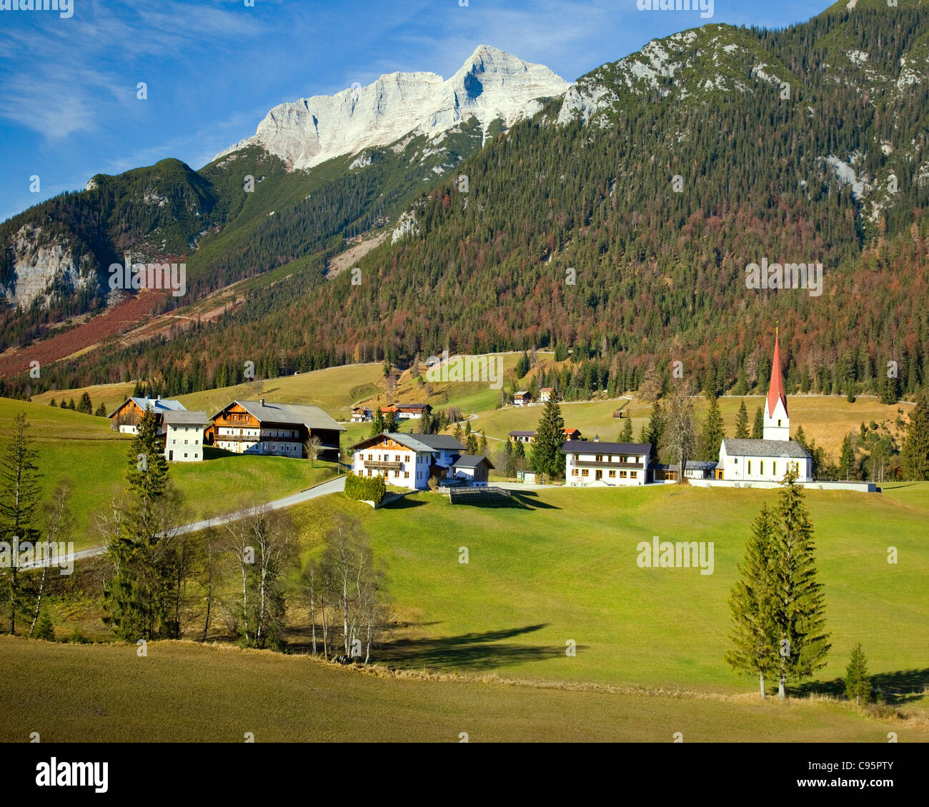 -Tirol: Dorf von Steinberg am Rofan Stockfotografie - Alamy
