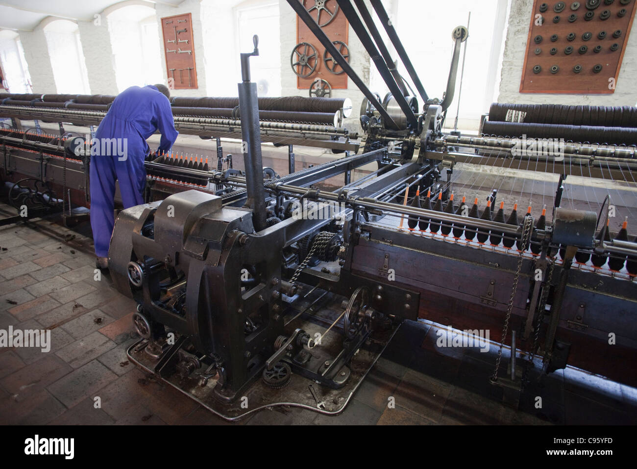 Spinning mule -Fotos und -Bildmaterial in hoher Auflösung – Alamy