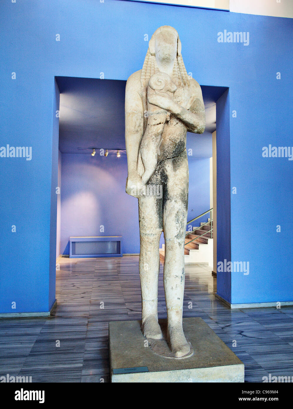 Statue of a kouros -Fotos und -Bildmaterial in hoher Auflösung – Alamy