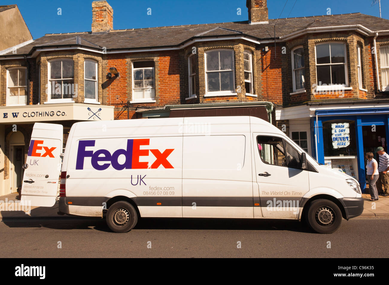 Fedex courier -Fotos und -Bildmaterial in hoher Auflösung – Alamy