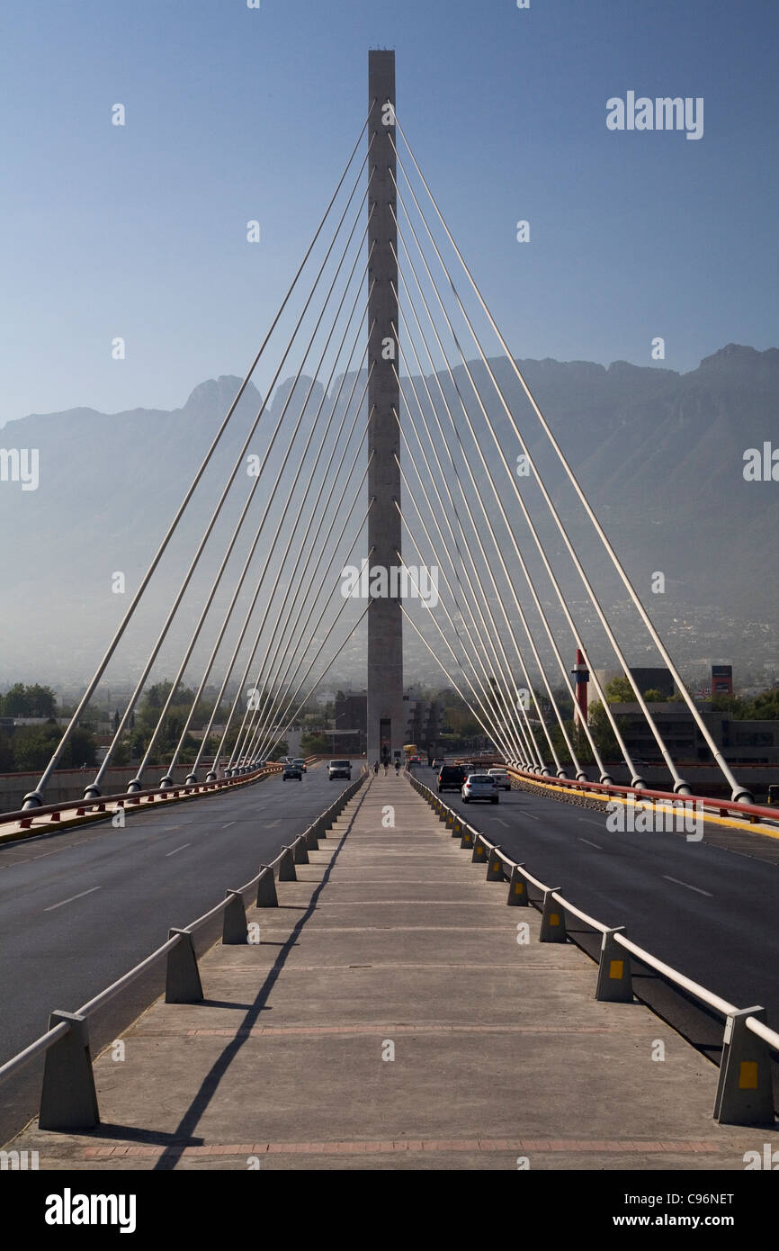 Unidad Brücke Monterrey Stockfotografie - Alamy