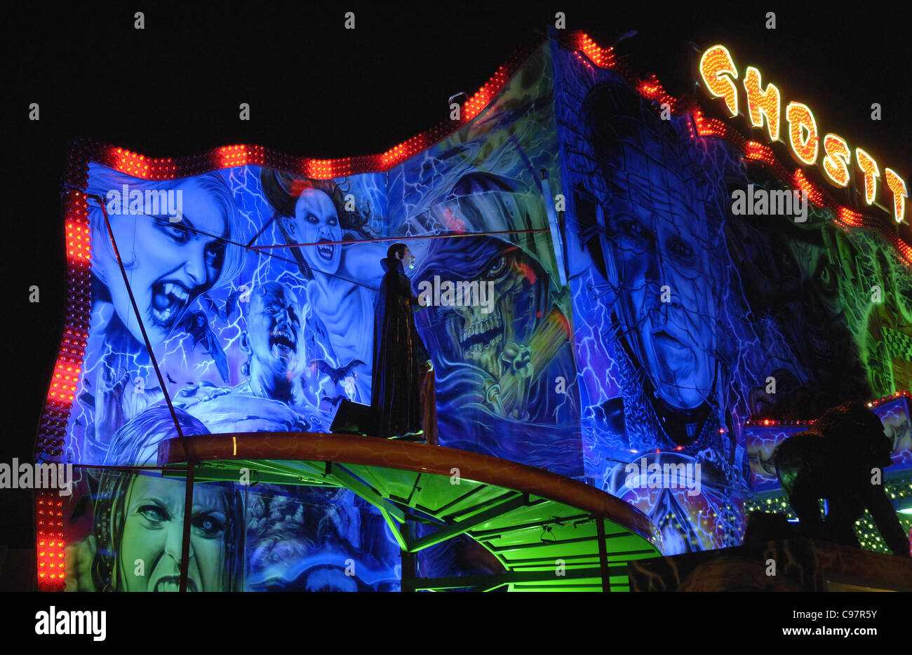 Fairground Ride Ghost Train Stockfotos und -bilder Kaufen - Alamy