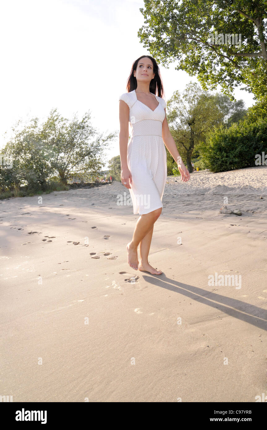 Alte frau ganz körper -Fotos und -Bildmaterial in hoher Auflösung – Alamy