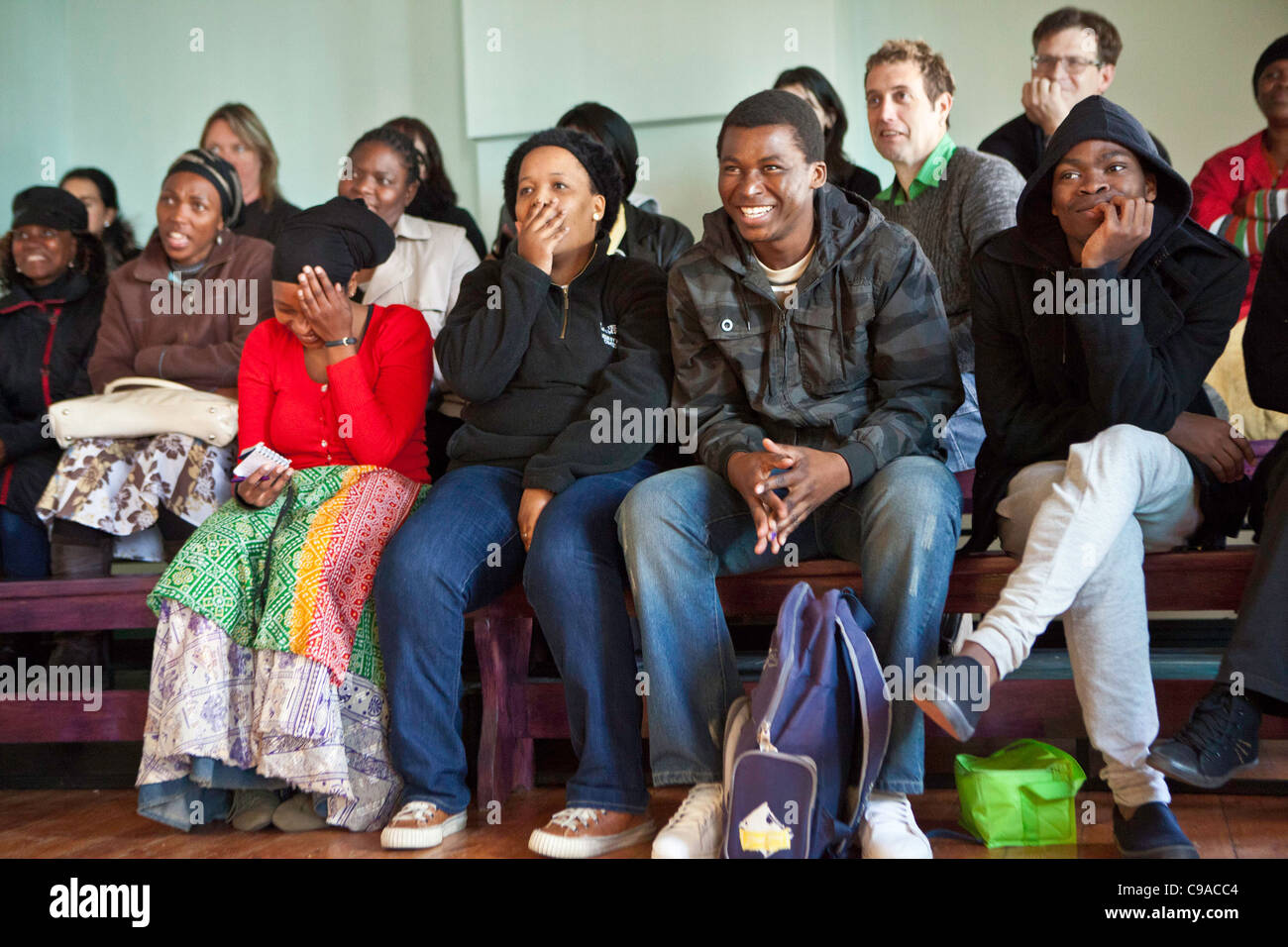 Theater für Leben Akteuren mit Schülern der Grundschule Ithute ...