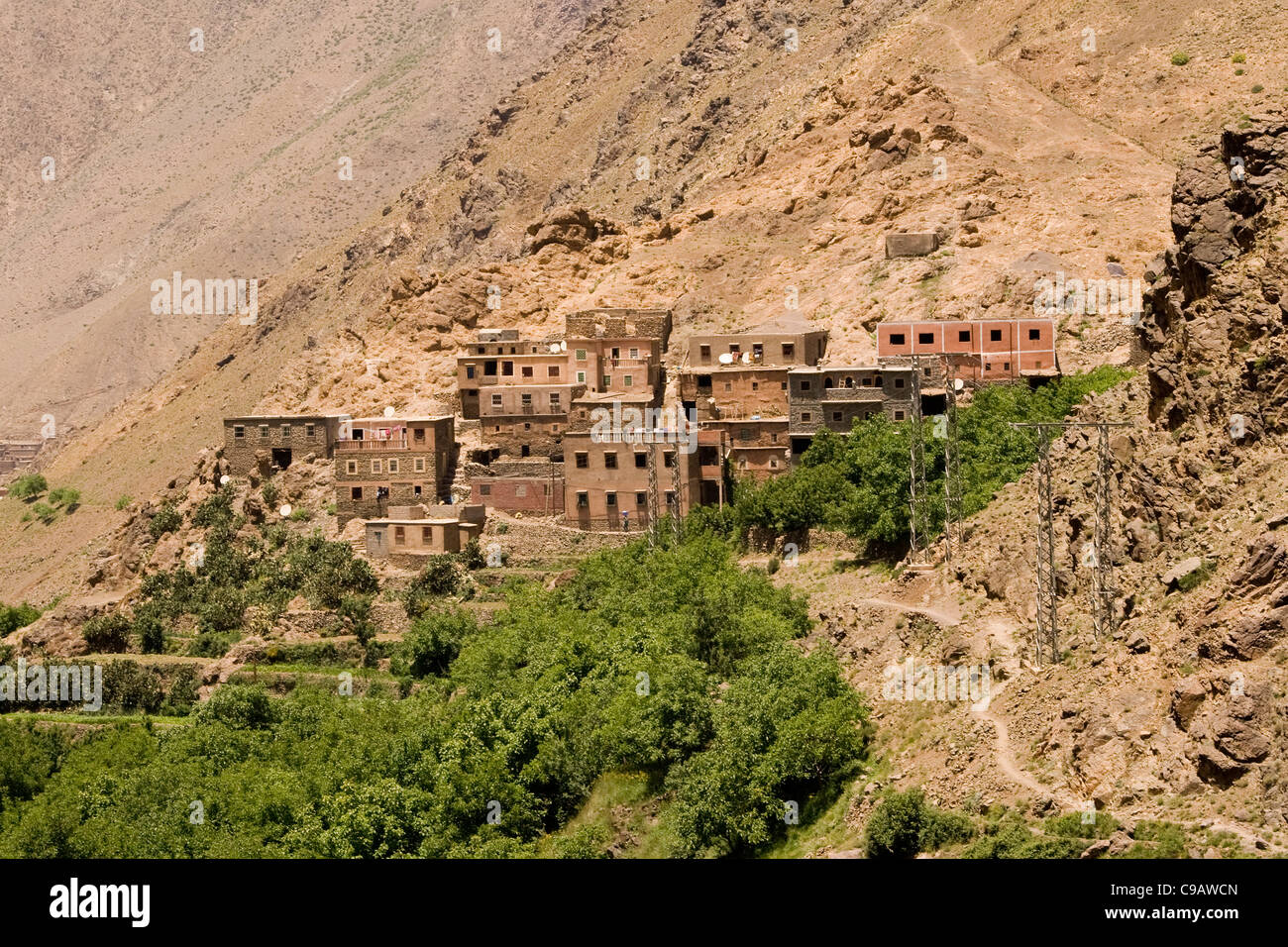 Ein Blick auf ein Berber-Dorf in den hohen Atlas-Gebirge Marrakesch ...