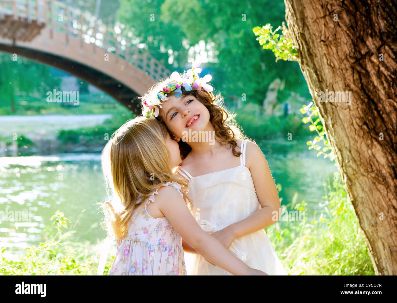 Kinder Verliebt Stockfotos und -bilder Kaufen - Alamy