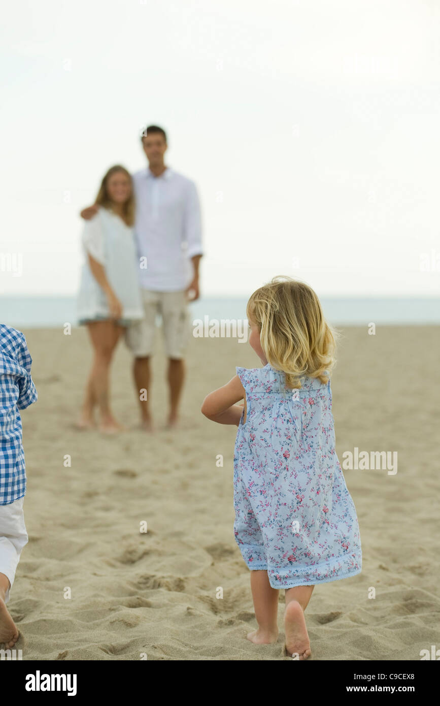 Vorschulkind Am Strand Fotos Und Bildmaterial In Hoher Auflösung Alamy