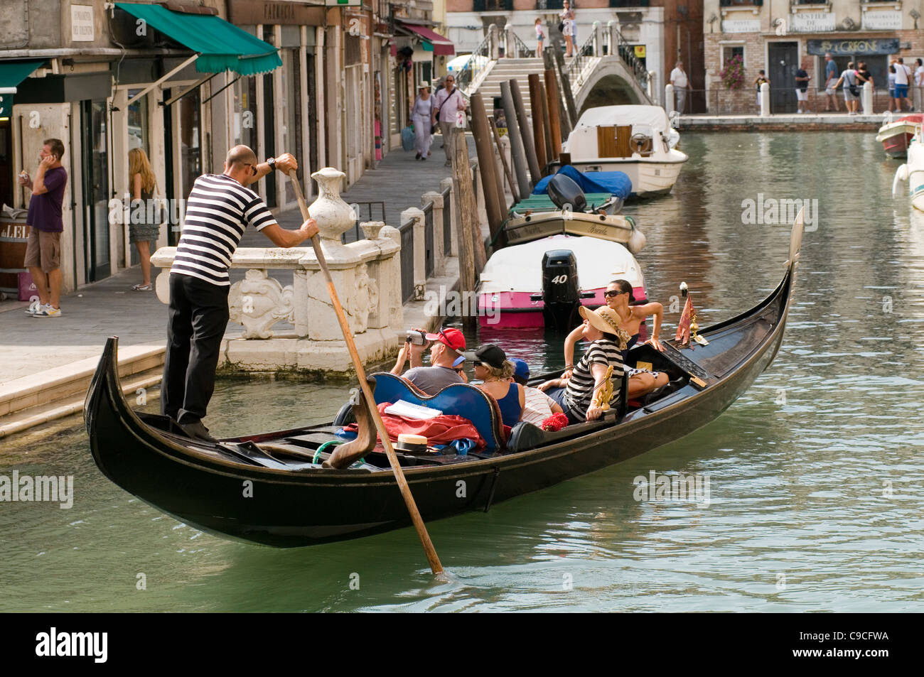 Gondel Gondeln venezianischen Gondolieri Gondoliere Venedig taxi Boot ...