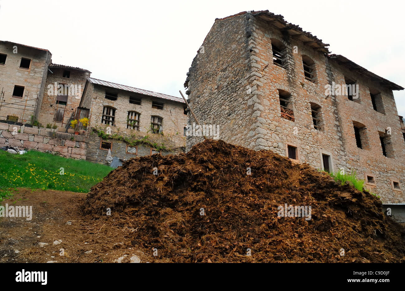 Das kleine Dorf Erto Stockfotografie - Alamy