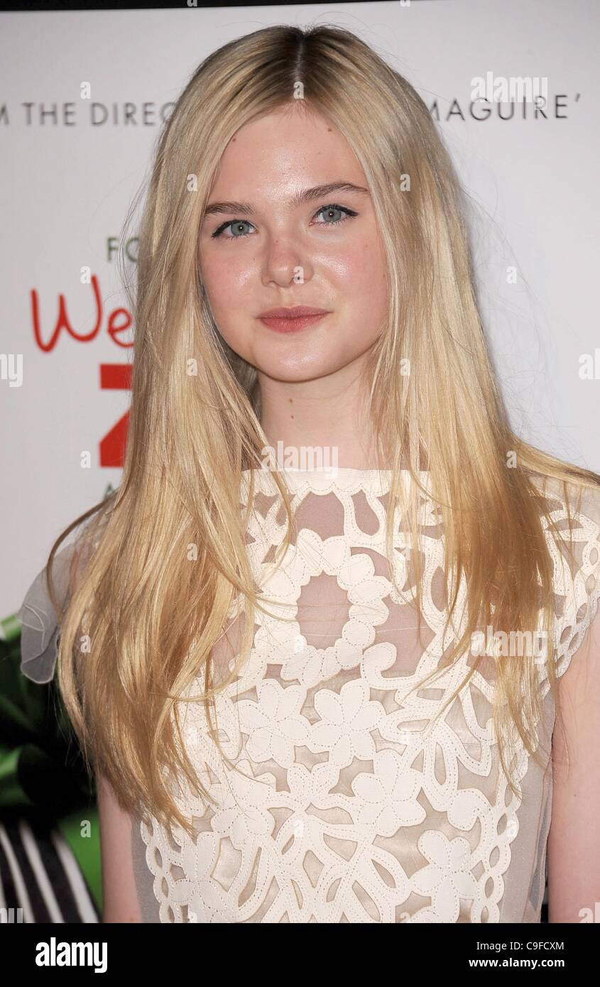 Elle Fanning im Ankunftsbereich für wir gekauft A ZOO Premiere, The ...