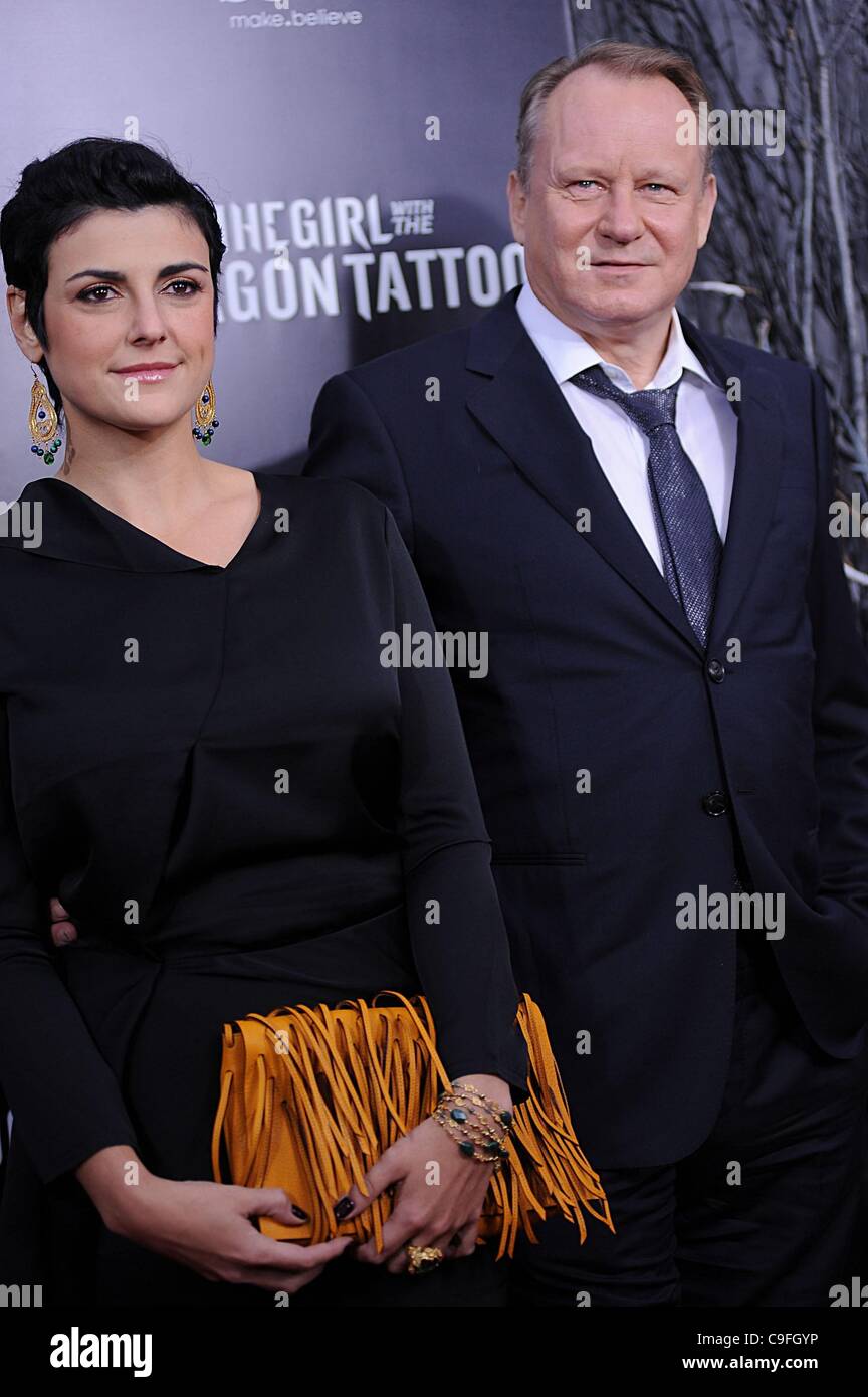 Megan everett stellan skarsgard arrivals -Fotos und -Bildmaterial in ...