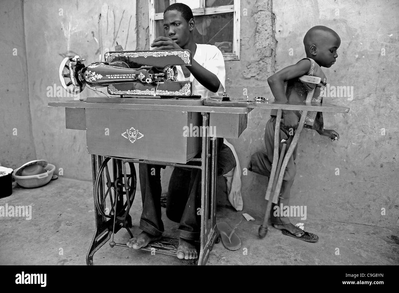 Polio victim -Fotos und -Bildmaterial in hoher Auflösung – Alamy Polio victim -Fotos und -Bildmaterial in hoher Auflösung – Alamy