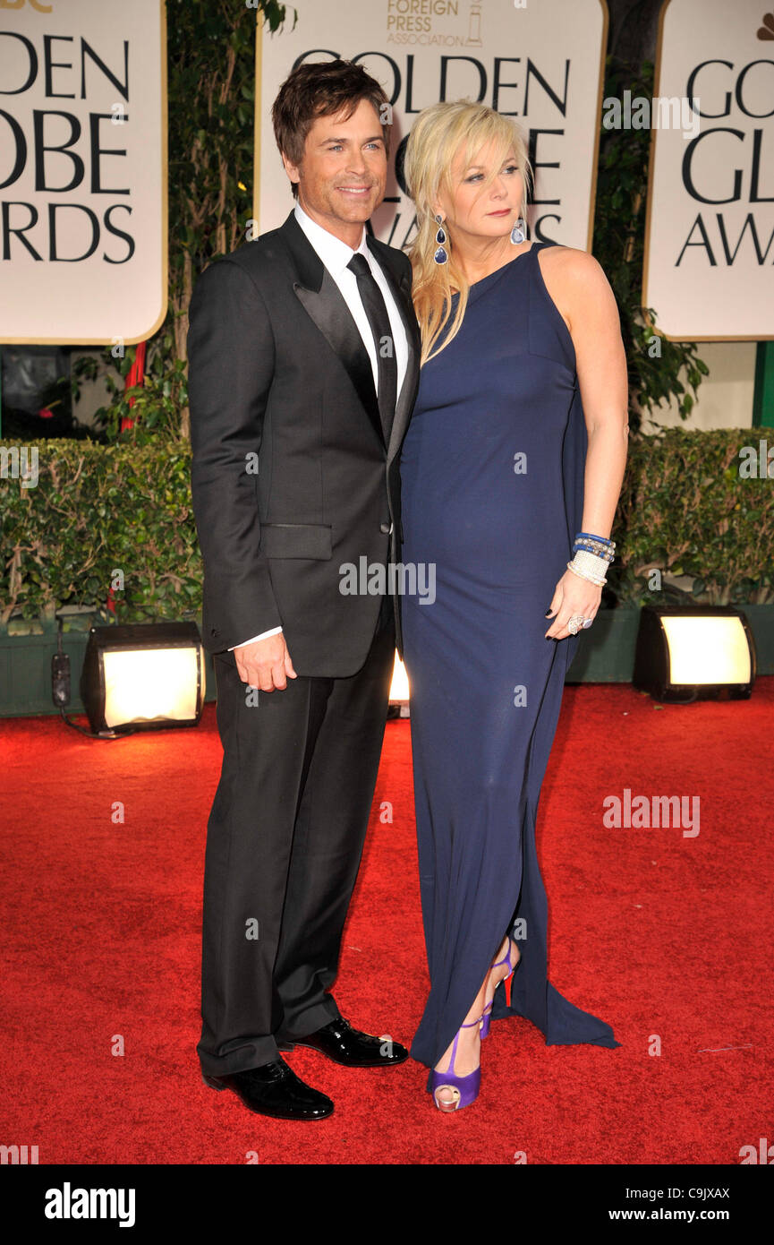 Actor rob lowe wife sheryl -Fotos und -Bildmaterial in hoher Auflösung ...