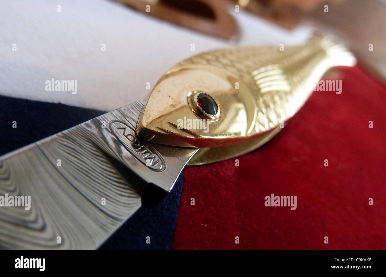 Tschechische Firma Mikov Messer bietet nun z. B. Goldener Fisch mit ...