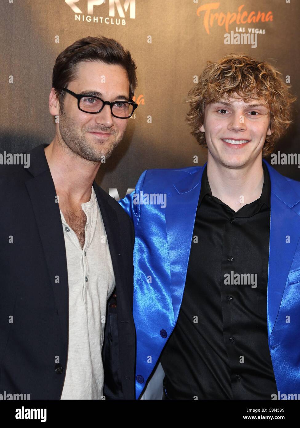 Ryan eggold evan peters -Fotos und -Bildmaterial in hoher Auflösung – Alamy
