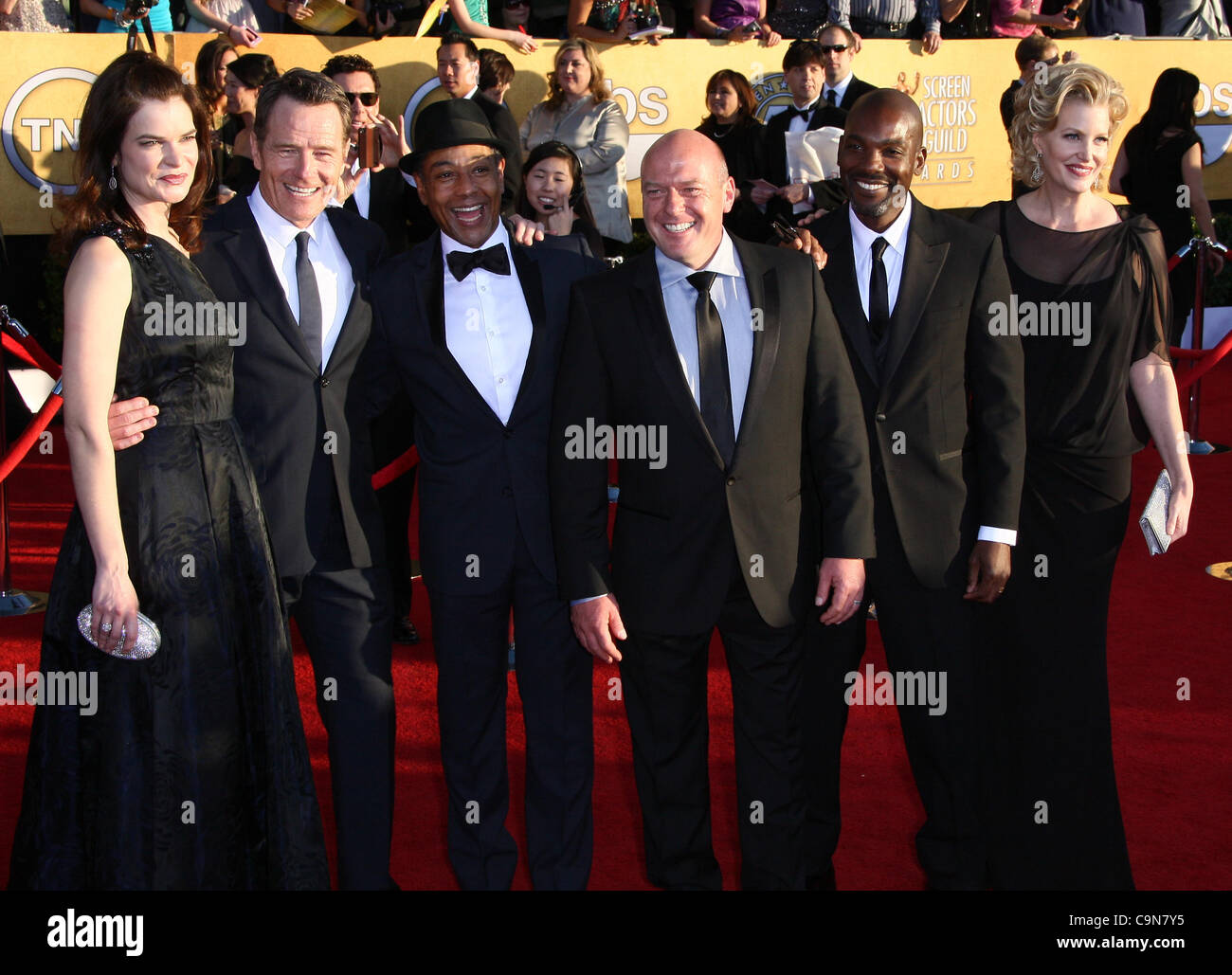 Bryan cranston dean norris betsy brandt -Fotos und -Bildmaterial in ...