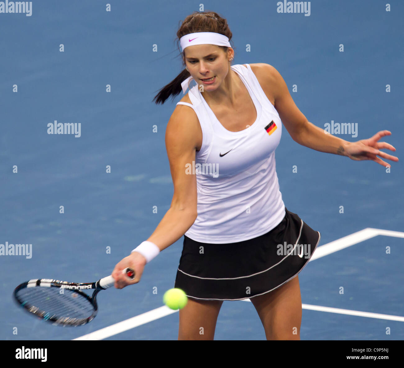 Deutschen Julia Goerges spielt gegen Petra Kvitova während eines Fed ...