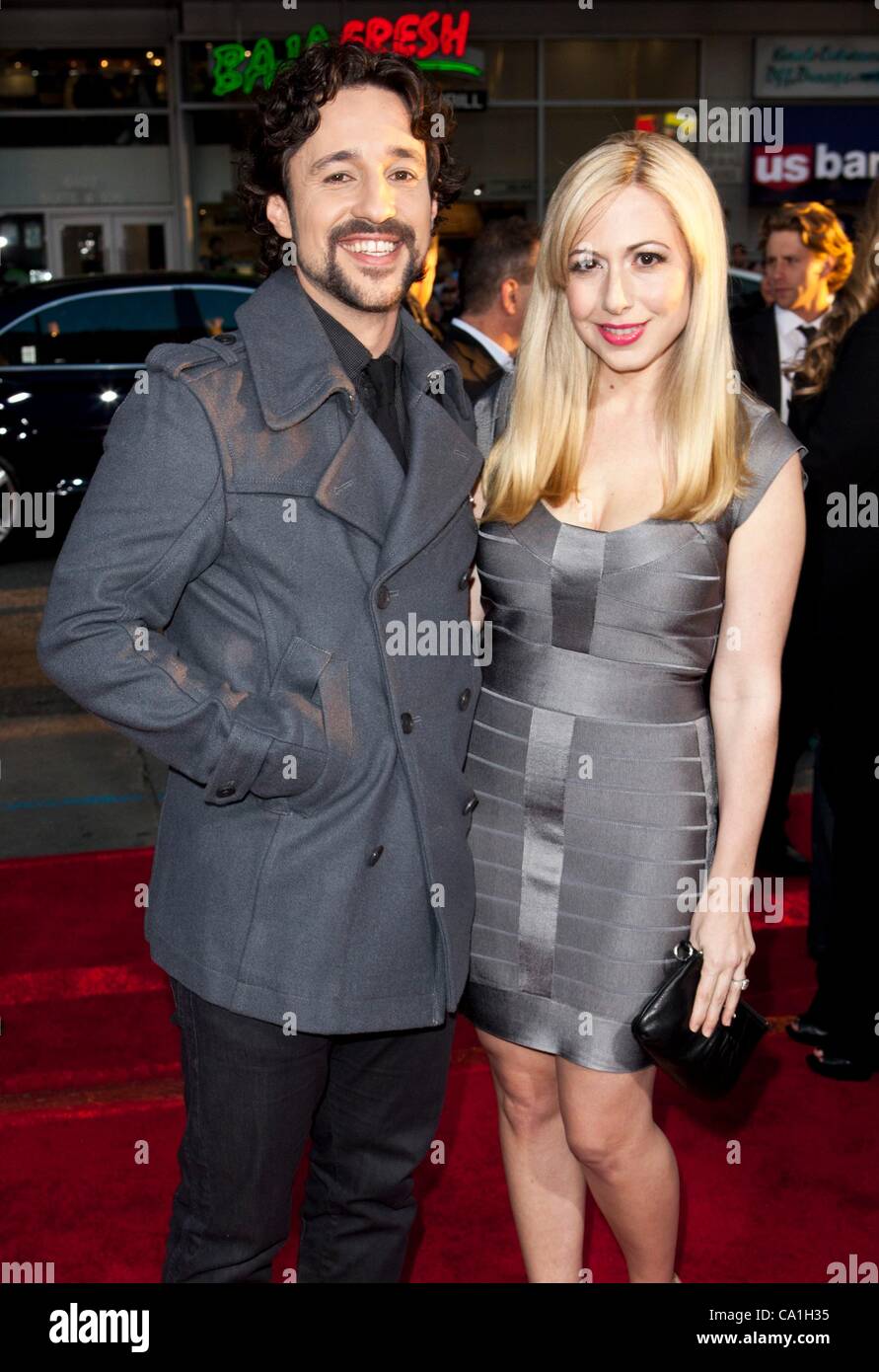 Thomas Ian Nicholas, DJ Colette im Ankunftsbereich für AMERICAN REUNION ...