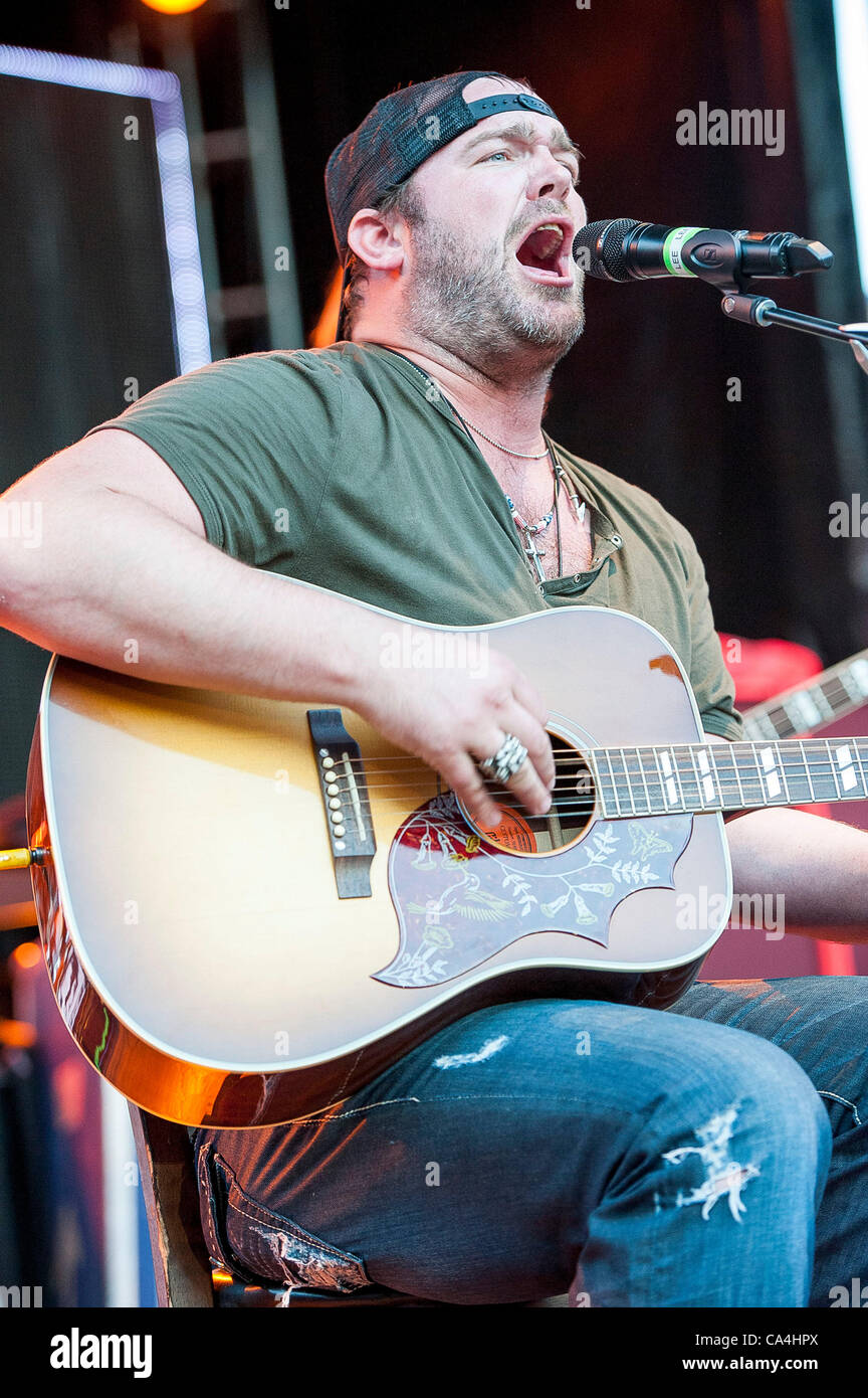 5. Juni 2012 - Nashville, Tennessee; USA - führt Musiker LEE BRICE live ...