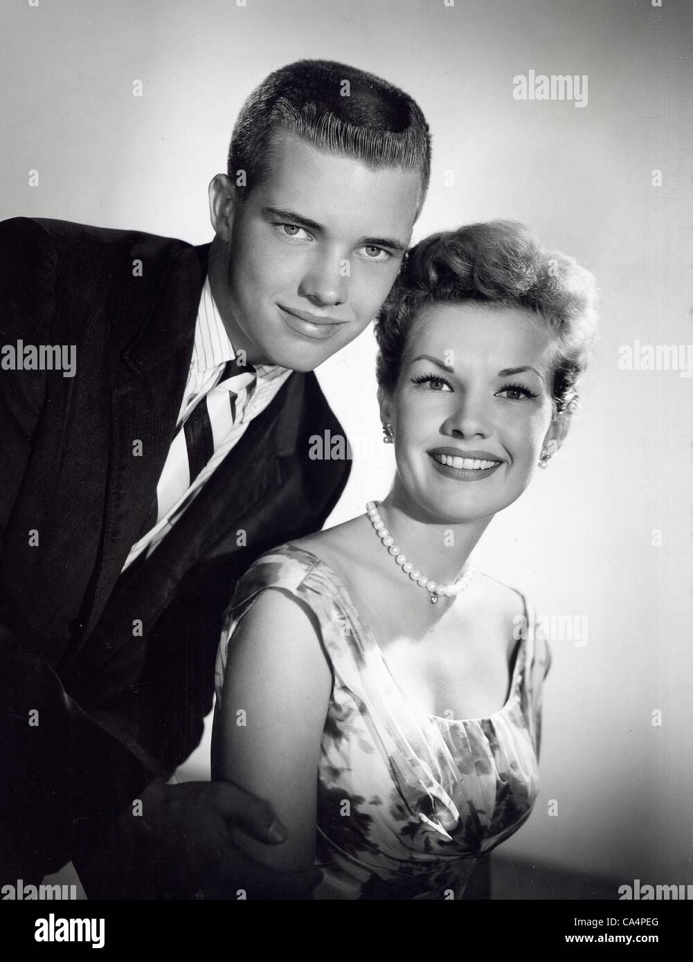 GALE STORM mit Ehemann Lee Bonnell, Söhne Phillip Bonnell, Peter ...