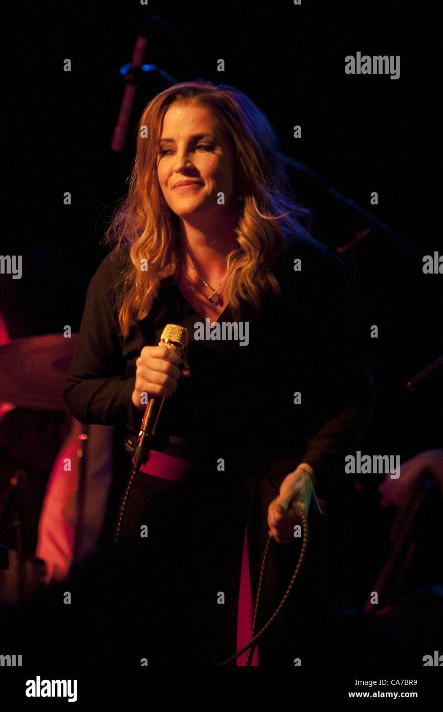 20. Juni 2012 - führt Sängerin Lisa Marie Presley, Tochter von Elvis ...