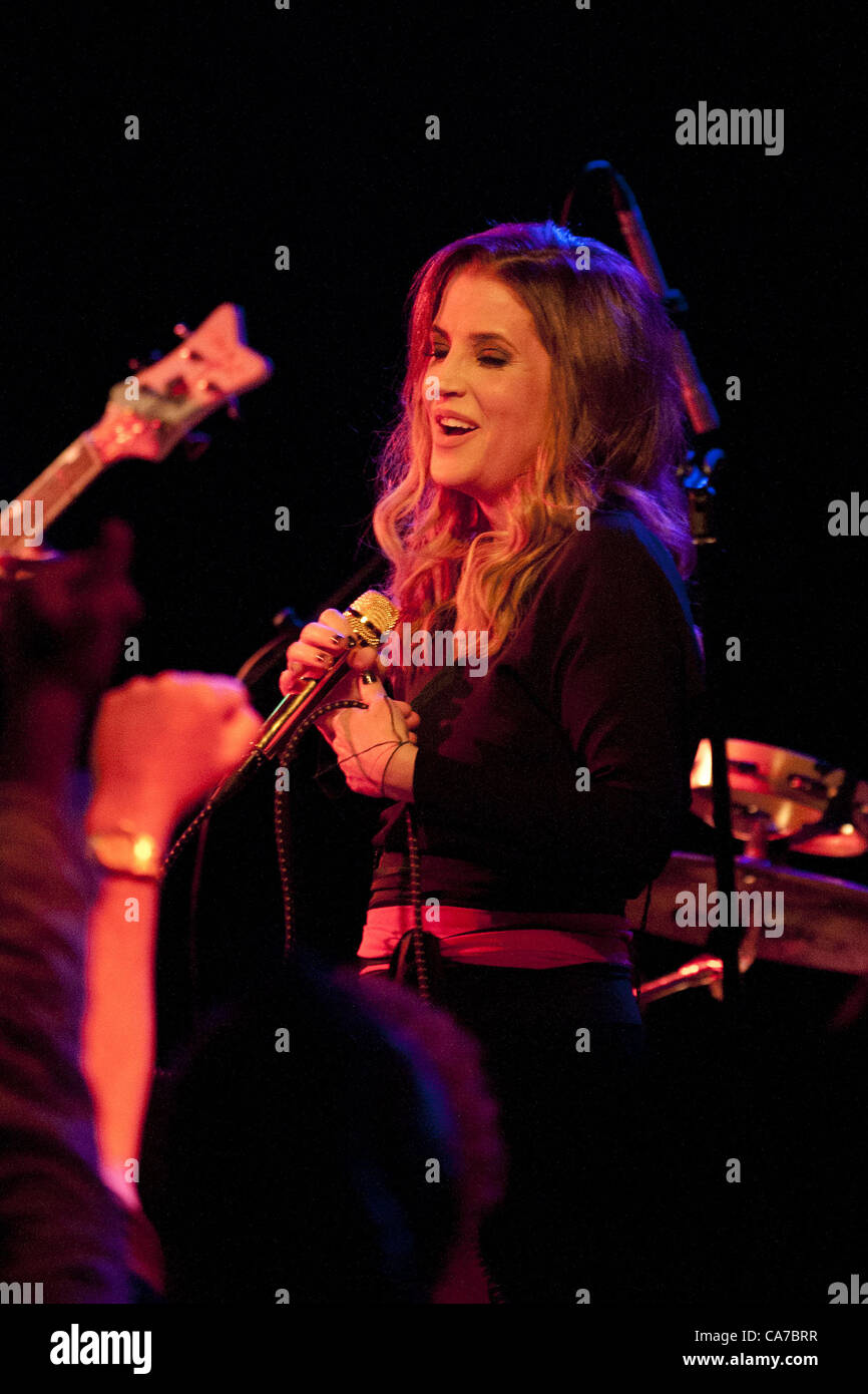 20. Juni 2012 - führt Sängerin Lisa Marie Presley, Tochter von Elvis ...