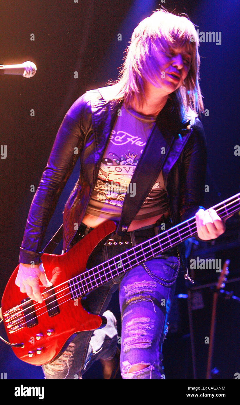 Suzi quatro guitar -Fotos und -Bildmaterial in hoher Auflösung – Alamy