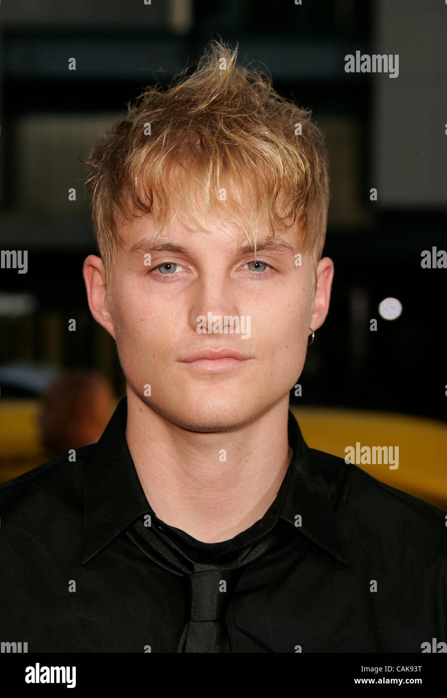 Toby hemingway premiere feast love -Fotos und -Bildmaterial in hoher ...