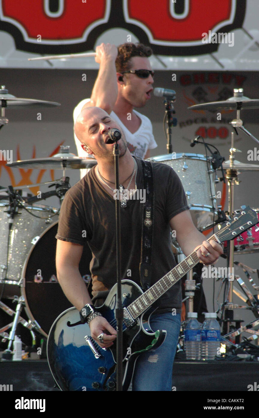 Rock-Band, Daughtry, führt vor dem Nascar Chevy Rock and Roll 400 ...