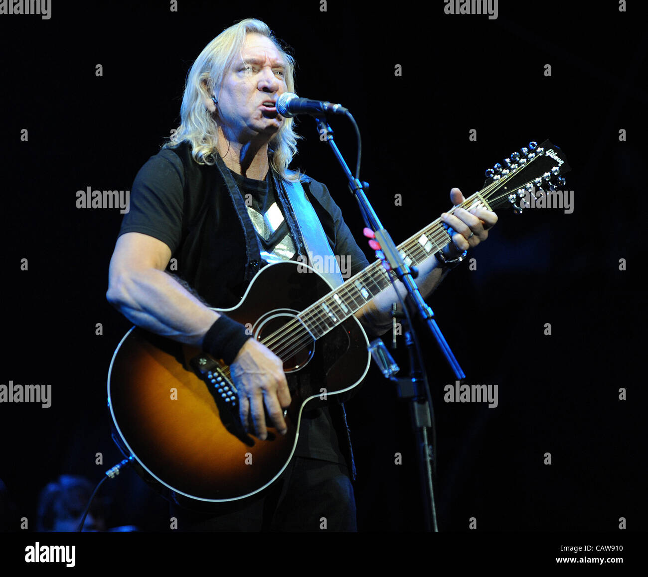 10. Oktober 2010 - Austin, Texas; USA - führt Musiker JOE WALSH von der ...