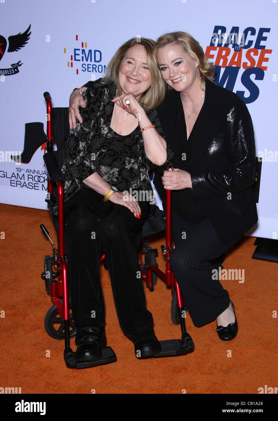 Teri garr cybill shepherd 19th -Fotos und -Bildmaterial in hoher ...