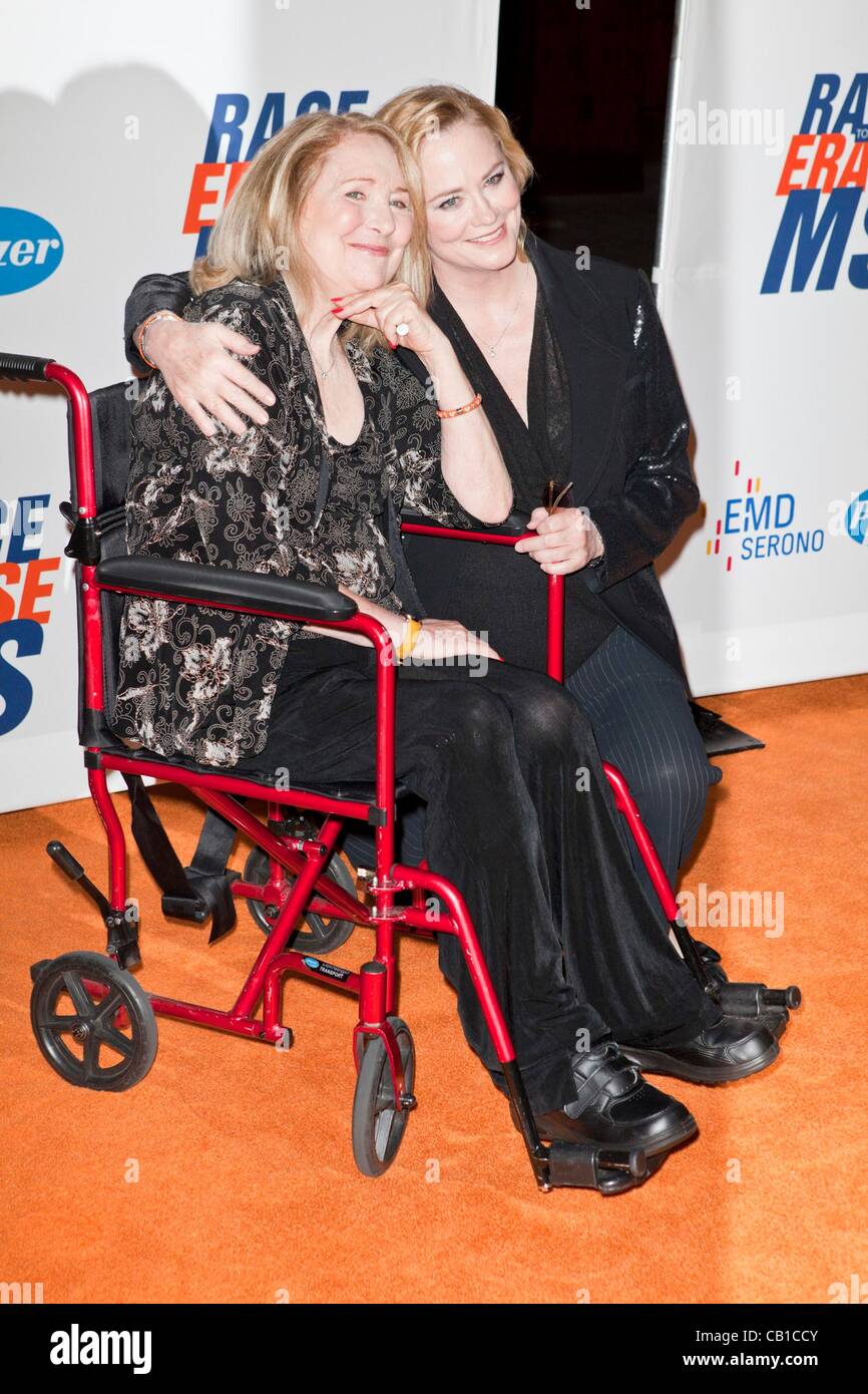 Teri garr cybill shepherd 19th -Fotos und -Bildmaterial in hoher ...