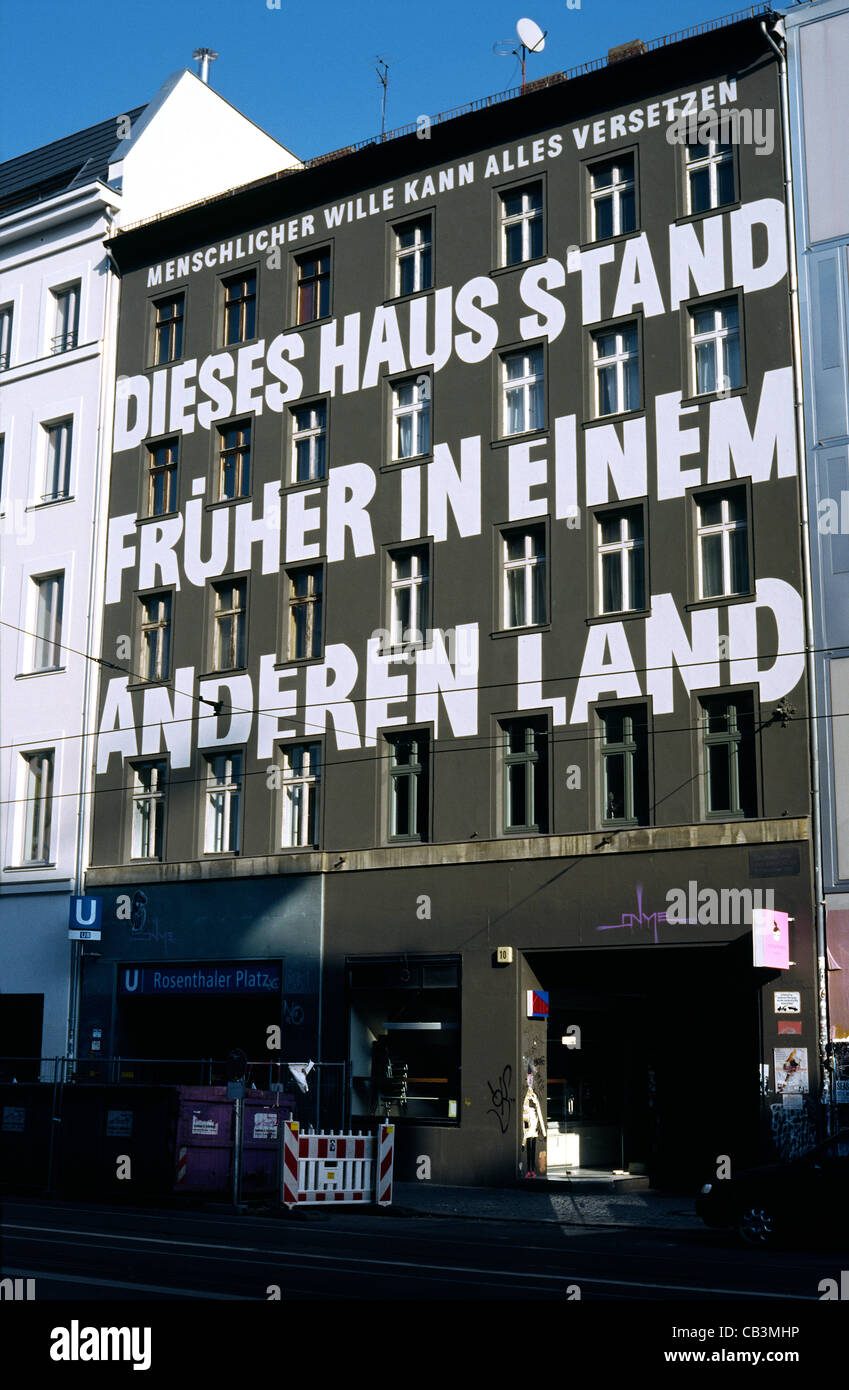 "Dieses Haus stand Früher in Einem Anderen Land" (dieses Haus einmal ...