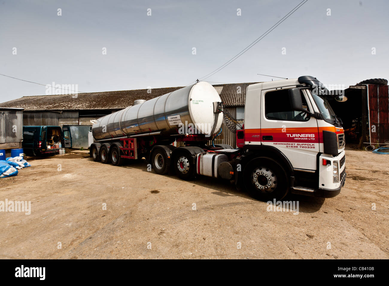 Milchtankwagen bauernhof -Fotos und -Bildmaterial in hoher Auflösung ...