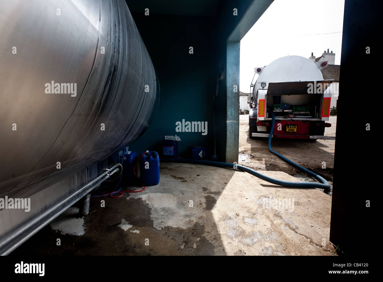 Milch tank -Fotos und -Bildmaterial in hoher Auflösung – Alamy