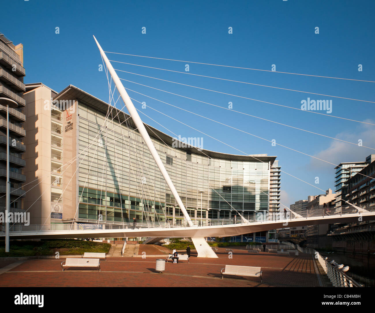 Trinity Bridge (Santiago Calatrava, 1995) und das Lowry Hotel. Salford ...