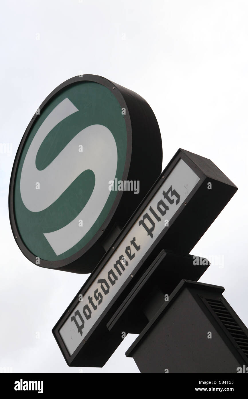 Zeichen für den Potsdamer Platz S-Bahn Station in Berlin, Deutschland ...