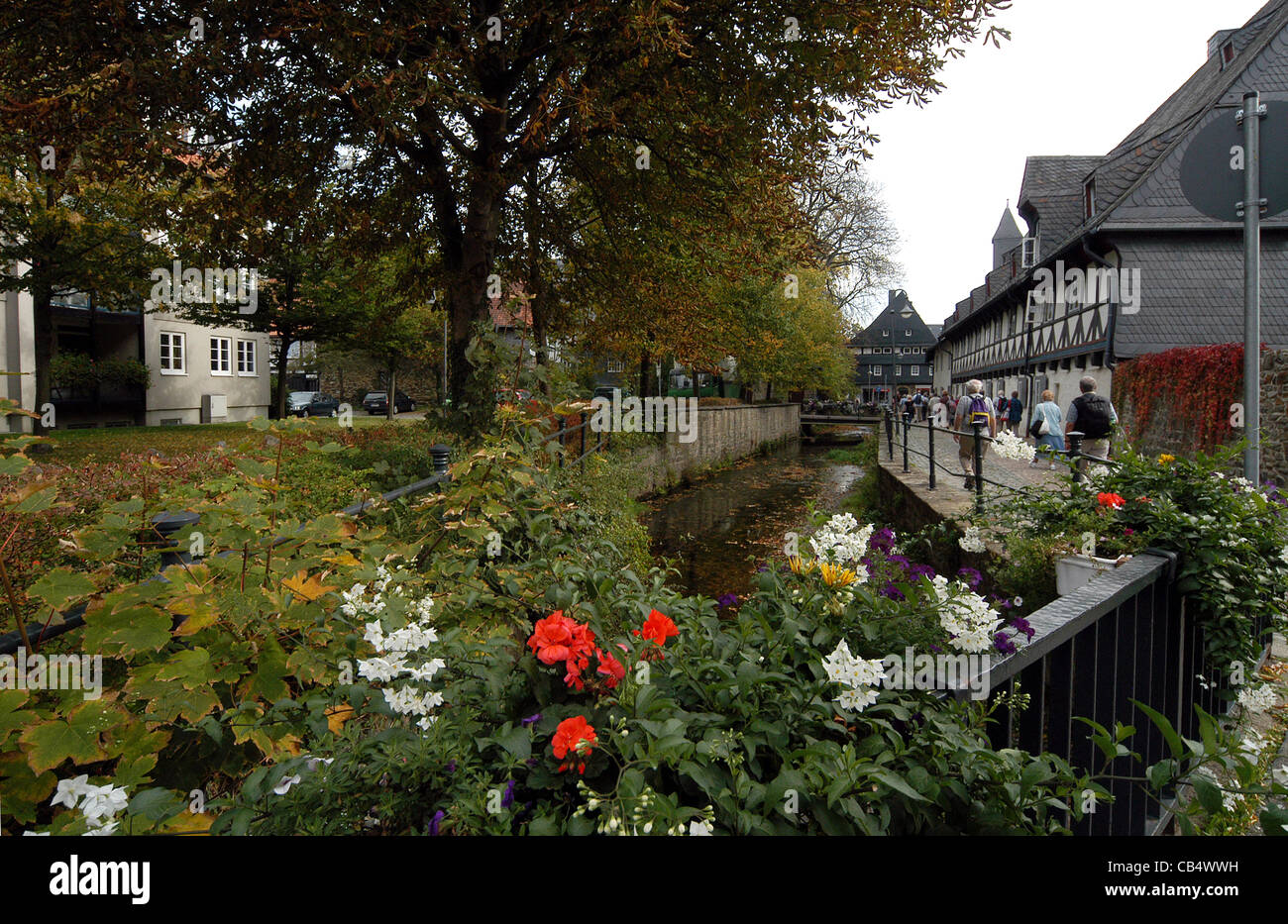 Der Fluss Gose, verläuft durch die Stadt Goslar, Deutschland ...