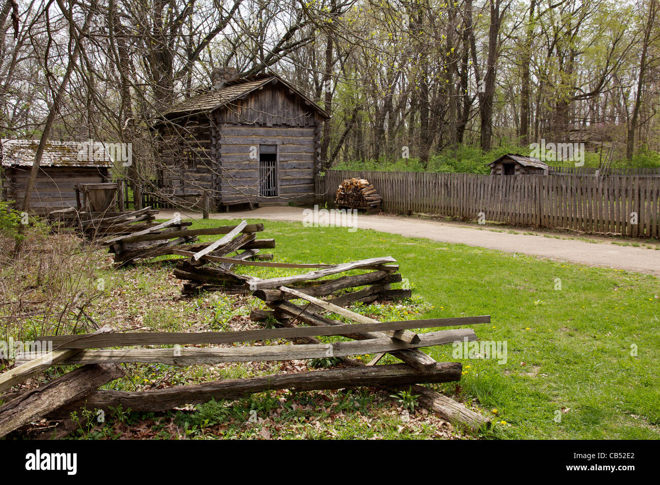 Neuer geteilter schienenzaun -Fotos und -Bildmaterial in hoher ...
